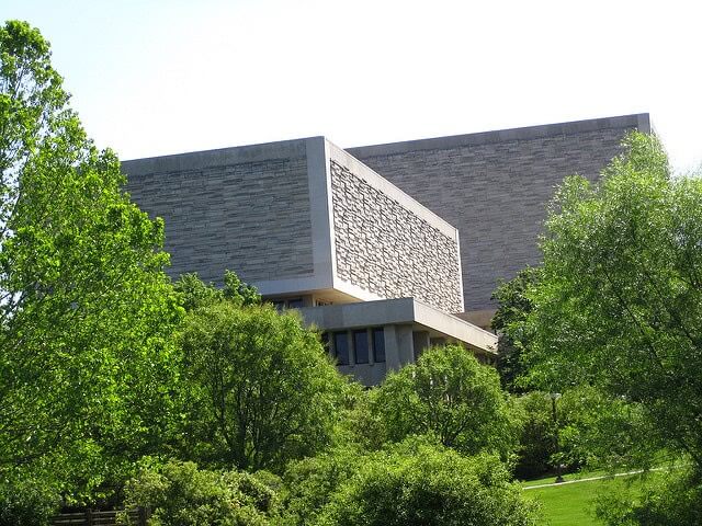 5 Fabulous College Campus Spring Traditions - College Raptor