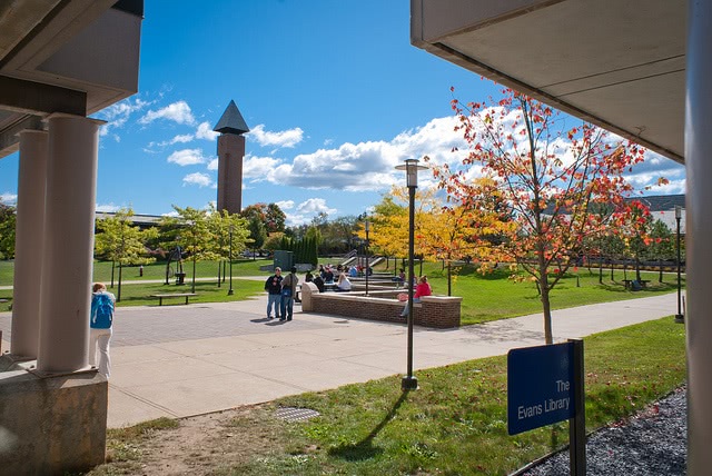 Things to Consider When Choosing a College - College Raptor