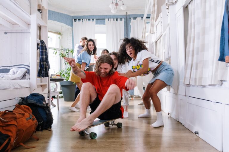 Considerations for Choosing a Dorm vs an Apartment | College Raptor